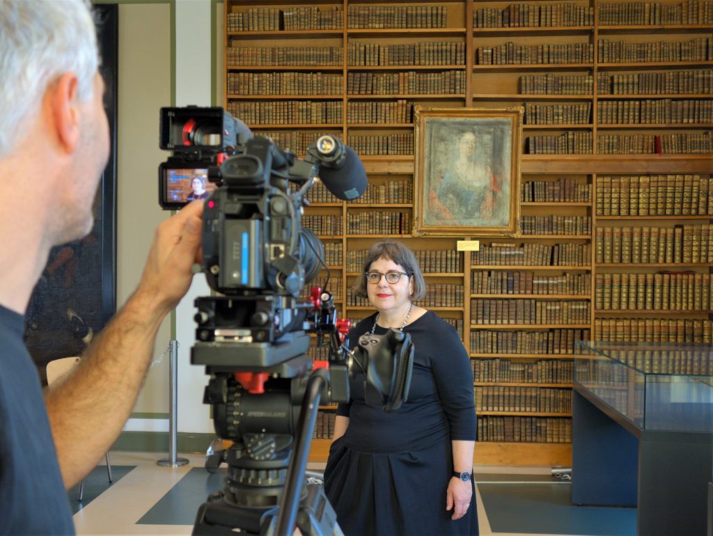 Neue FAU-Botschafterin: Prof. Dr. Elisabeth Bronfen - Philosophische ...